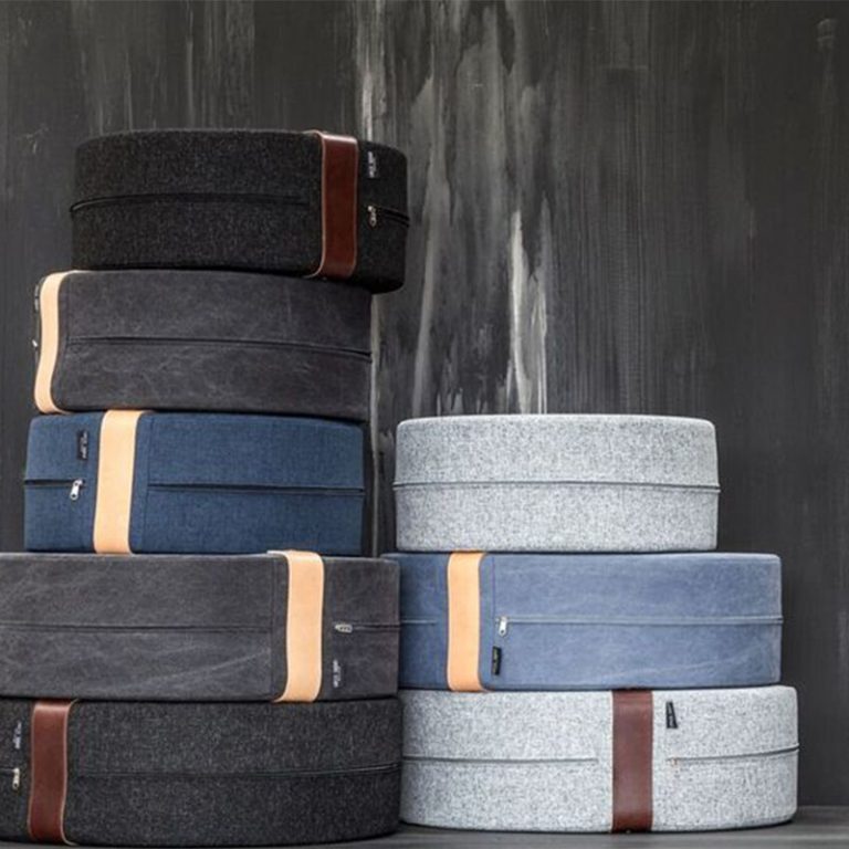 Louise Smærup puff 62 x 20 cm i lysgrå velour i lekkert nordisk design